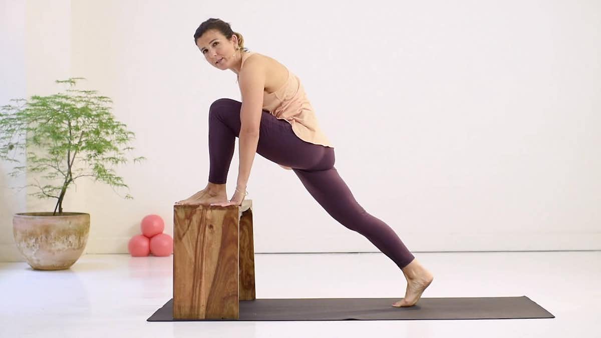 Regarder Pilates complet sur chaise | Gaia Français