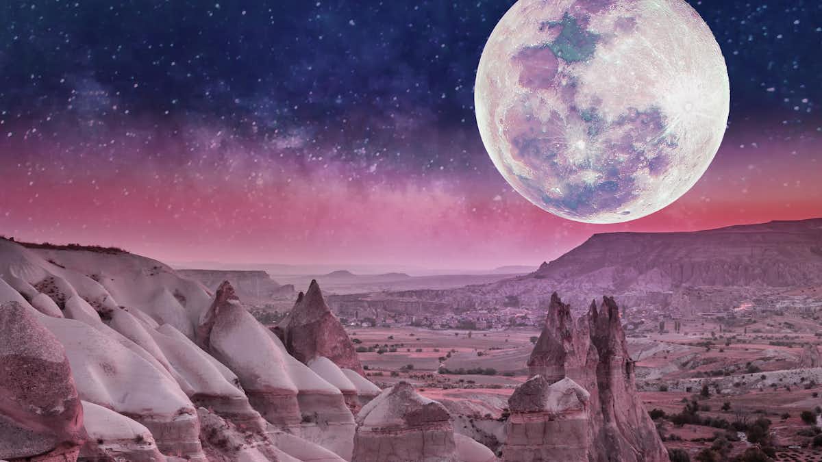 Disfruta Anomalies of Our Ancient Moon Gaia Español