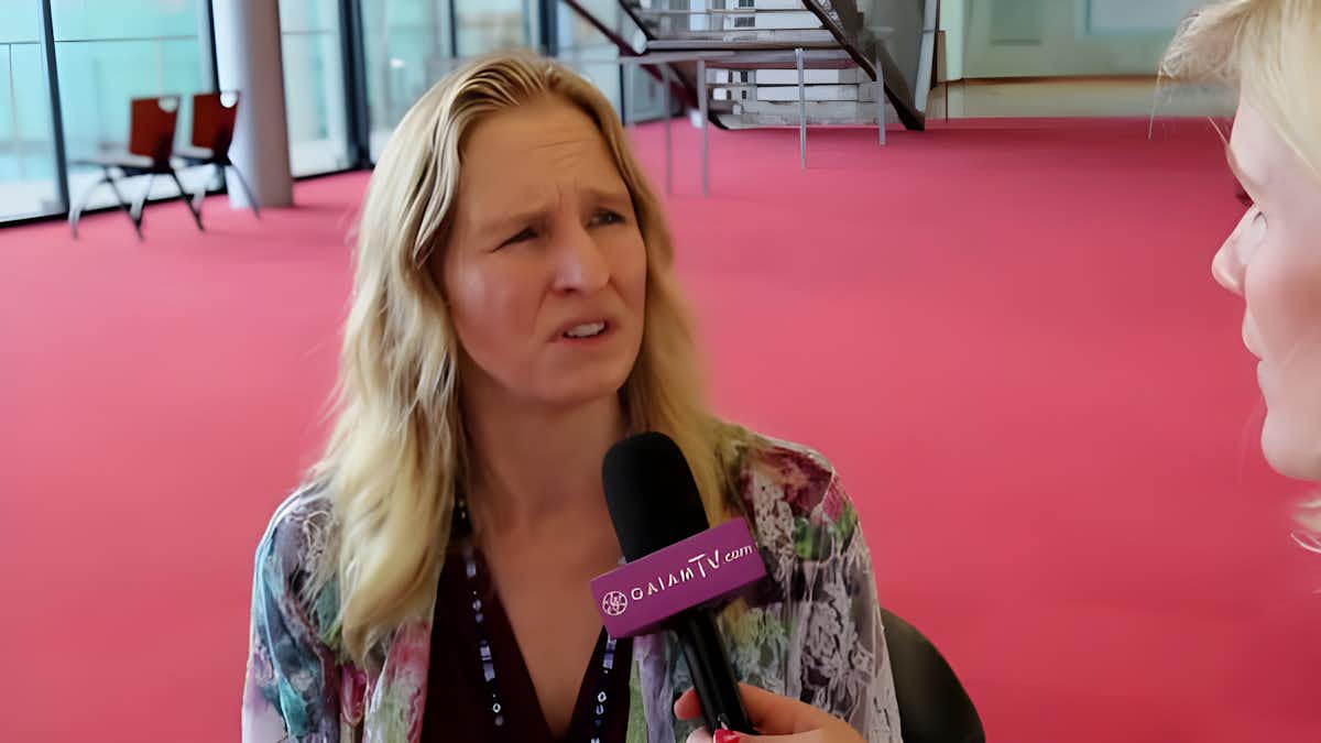 Watch Receiving Higher Dimensional Knowledge with Stephanie South | Gaia